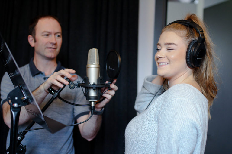 1 on 1 Voice Over Coaching - Book your session today